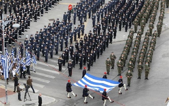 Συγκίνηση και ενθουσιασμός στις παρελάσεις της 28ης Οκτωβρίου-LIVE Η ...